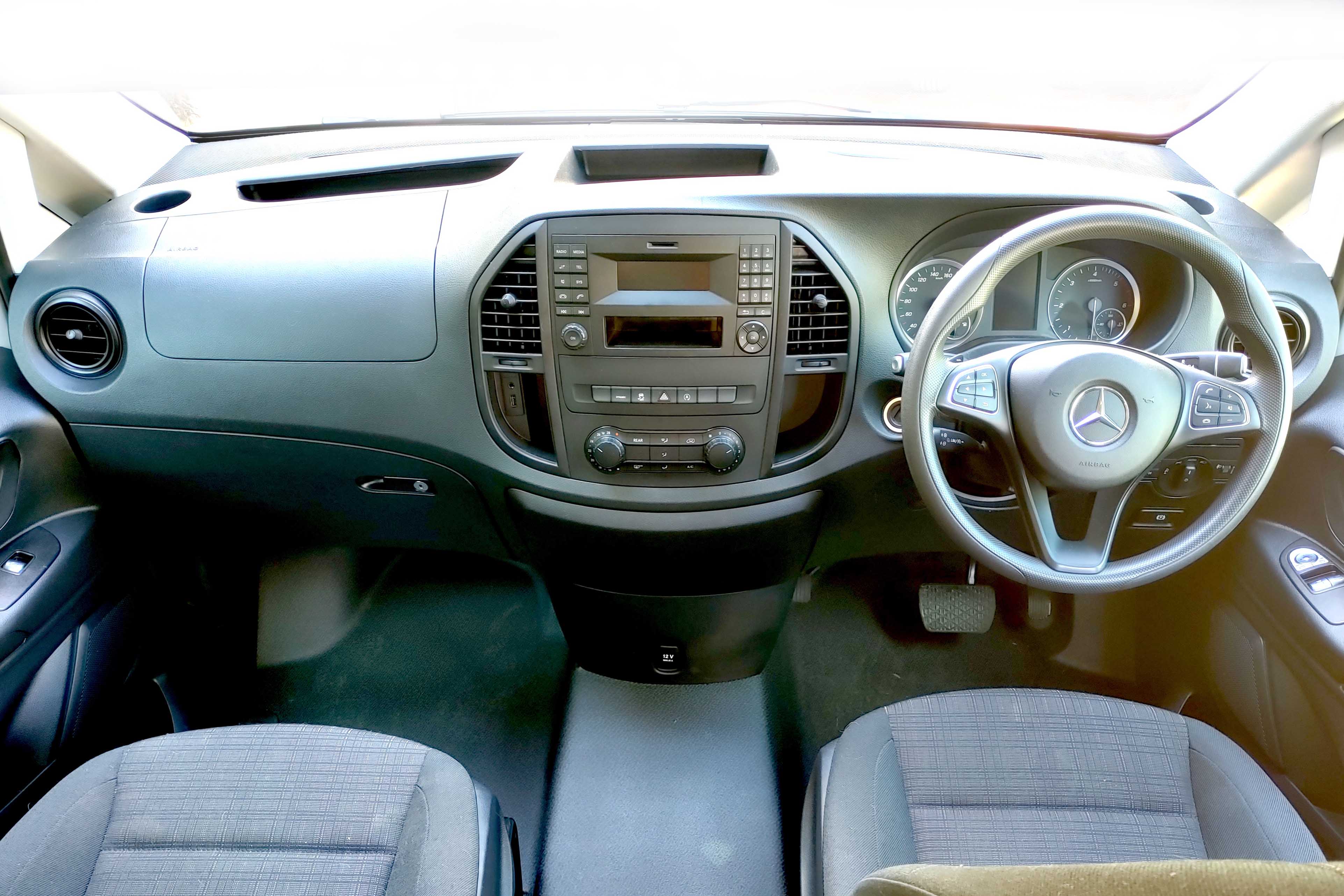 A REAL VALUE BENZ BUS. THE USED VITO OPTION - Auto.