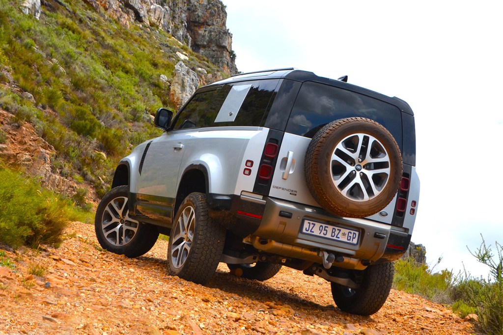 CAPABLE DEFENDER 90 IS GREATEST IN SPIRIT. WE TEST IT - Auto.