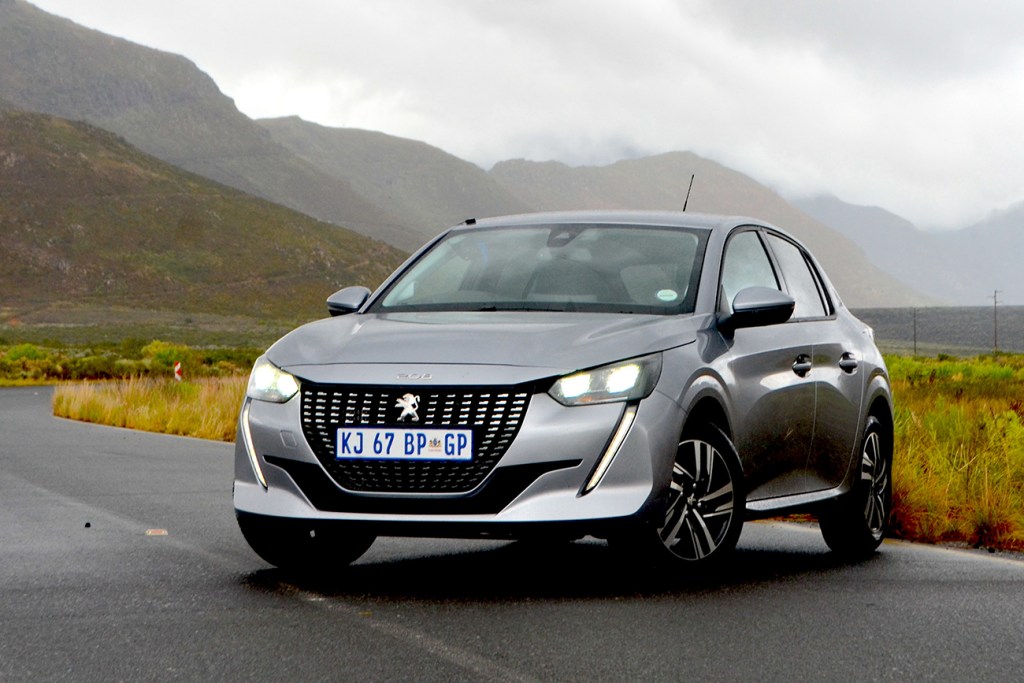 SENSIBLE CHIC. WHY MIDRANGE 208 IS PICK OF THE BUNCH - Auto.