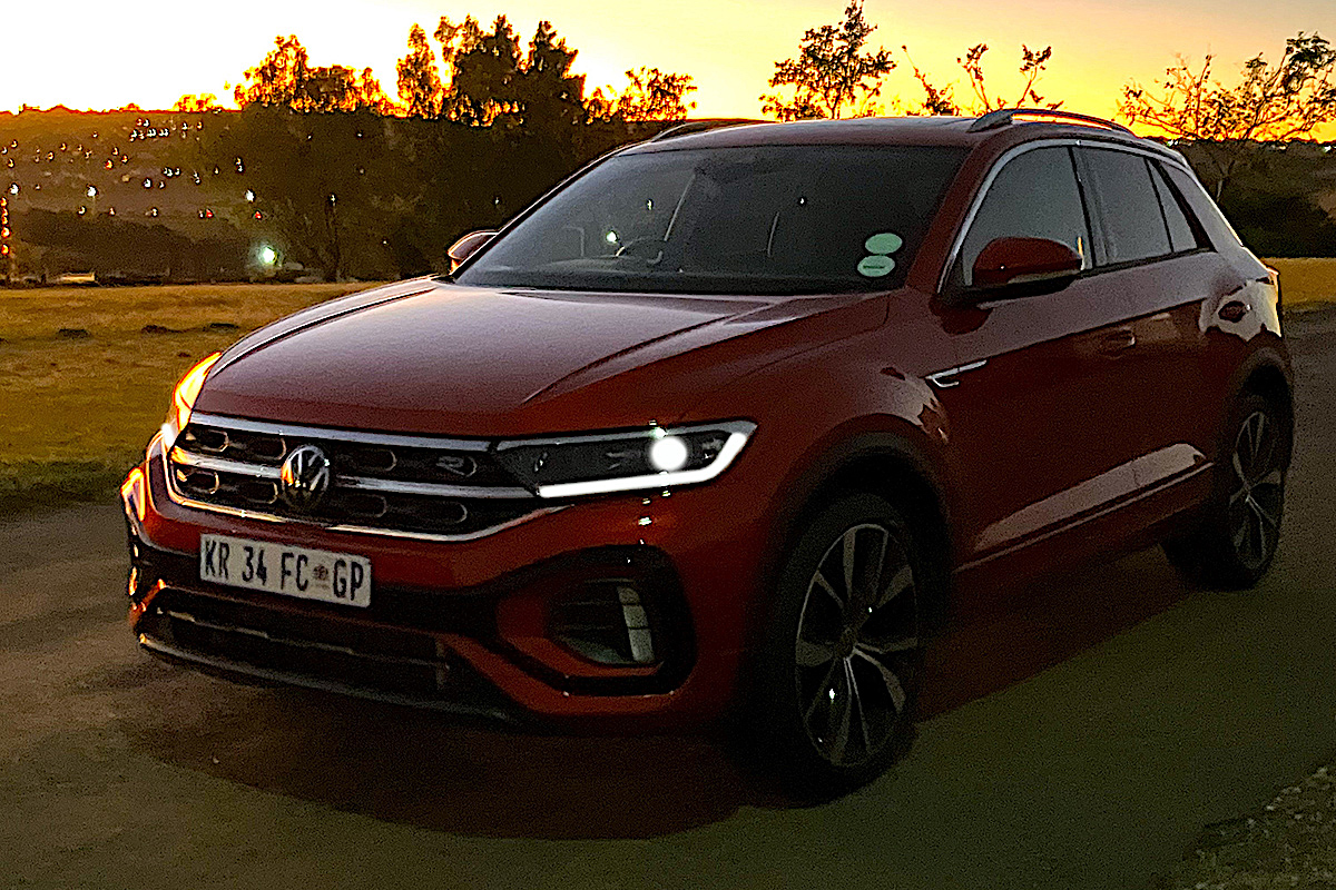 THE GROWN UP GTI. TESTING VW’S T-ROC R-LINE - Auto.