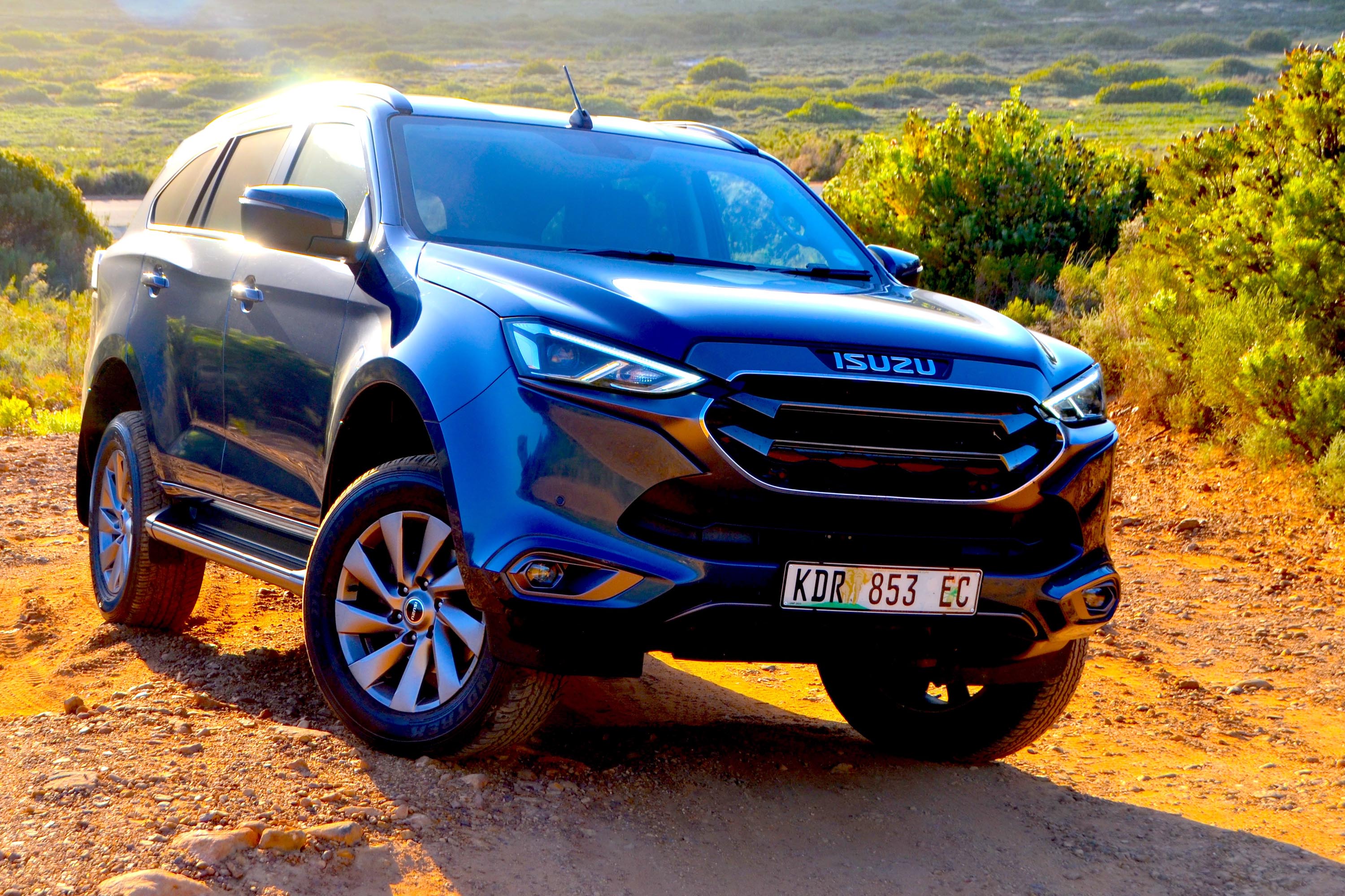 MINI-ME MU-X 1.9 MAKES AN IMPRESSION - Auto.