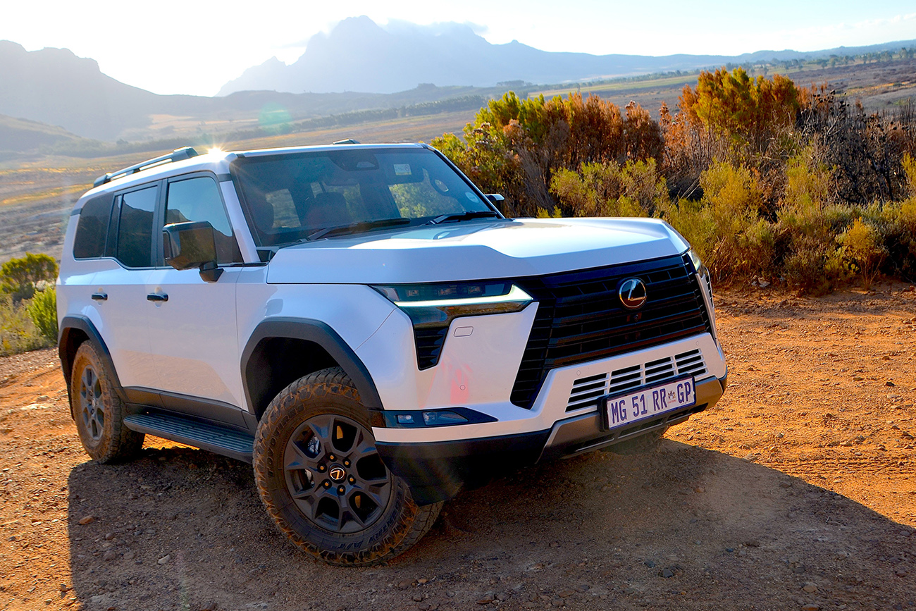GX550 OVERTRAIL: THE CLOSEST THING TO A DAKAR HILUX? - Auto.